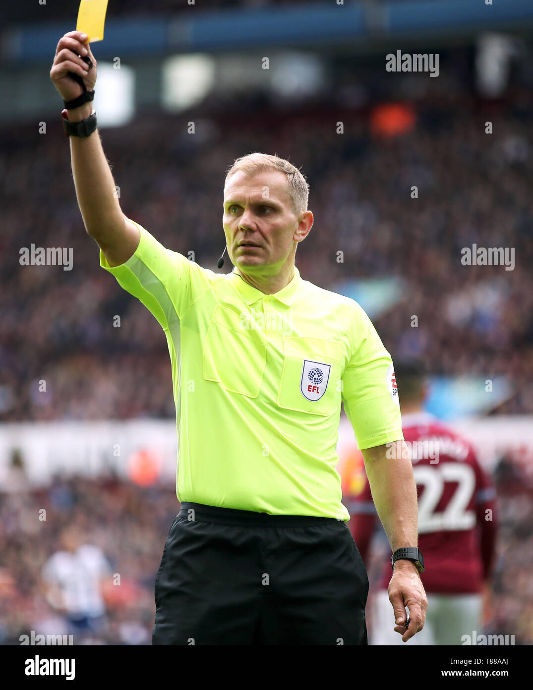 Referee graham scott brandishes hi-res stock photography and images - Alamy Referee graham scott brandishes hi-res stock photography and images - Alamy