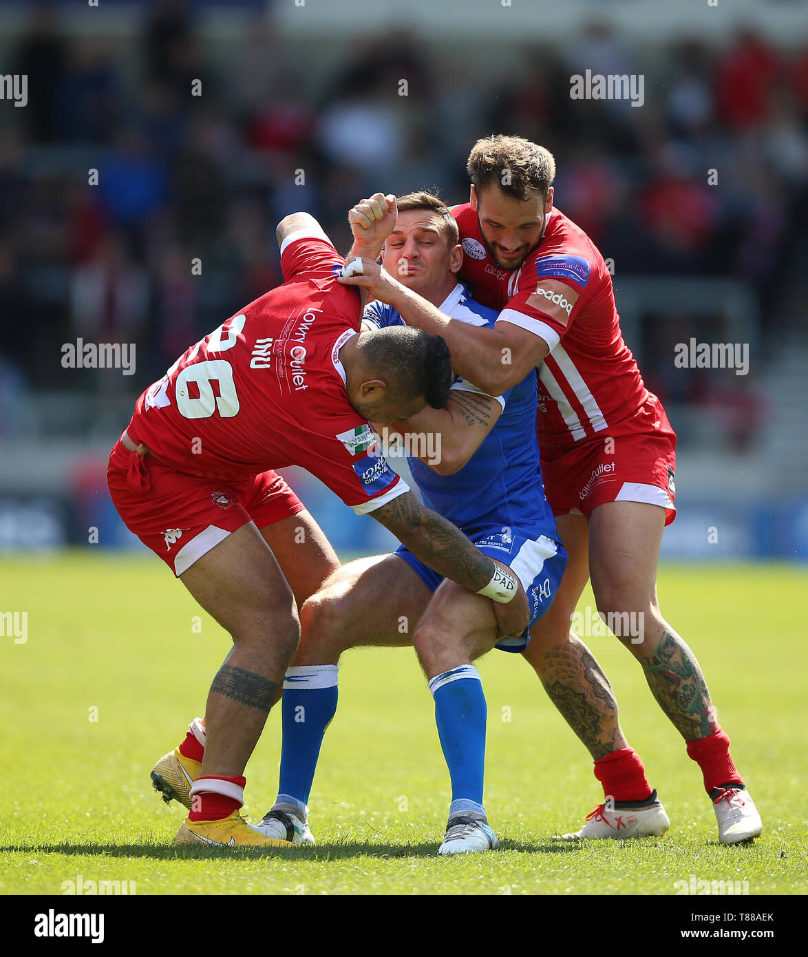 Salford Red Devils' Krisnan Inu (left) and George Griffin (right ...