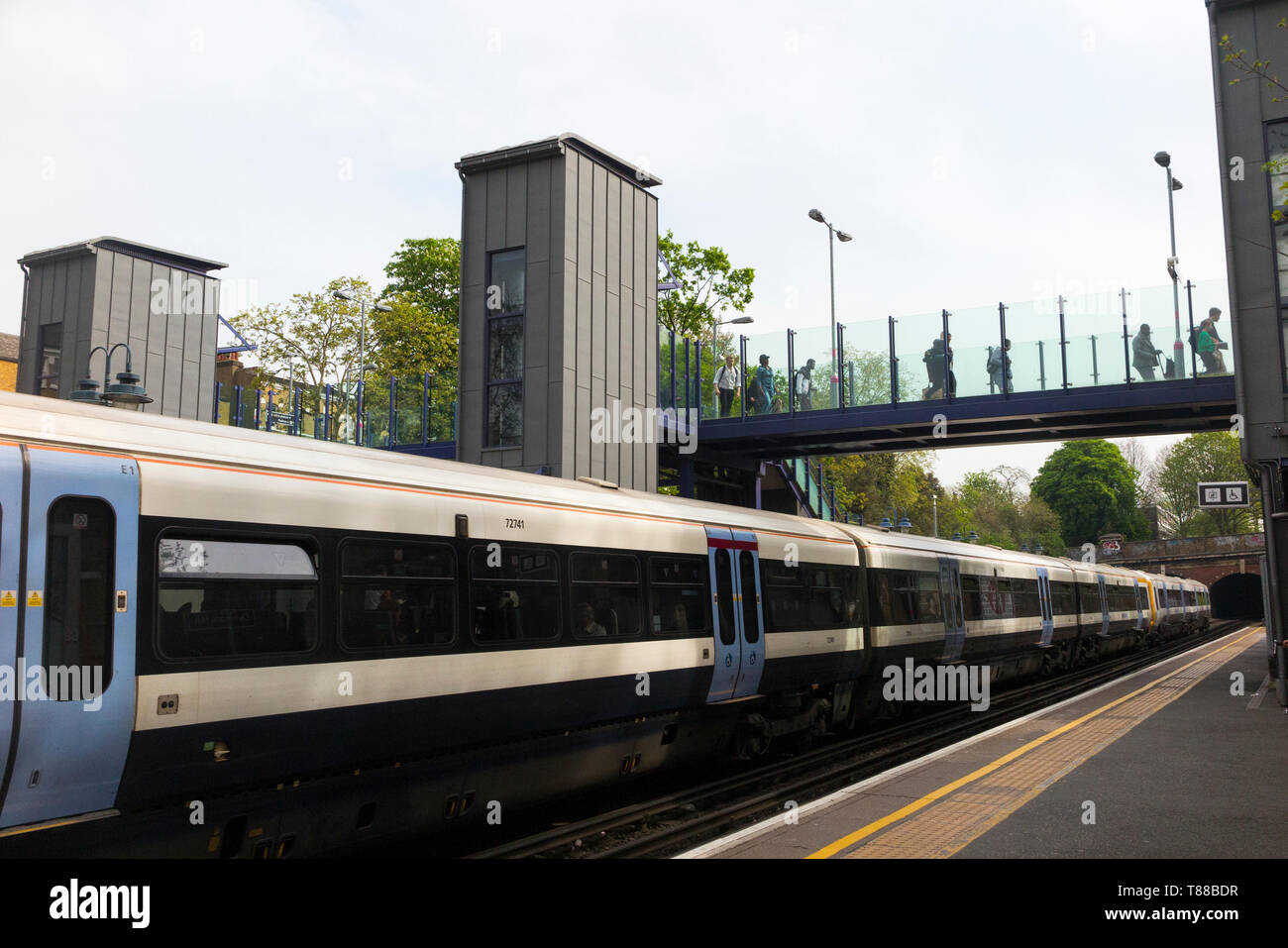 London overland train hi-res stock photography and images - Alamy