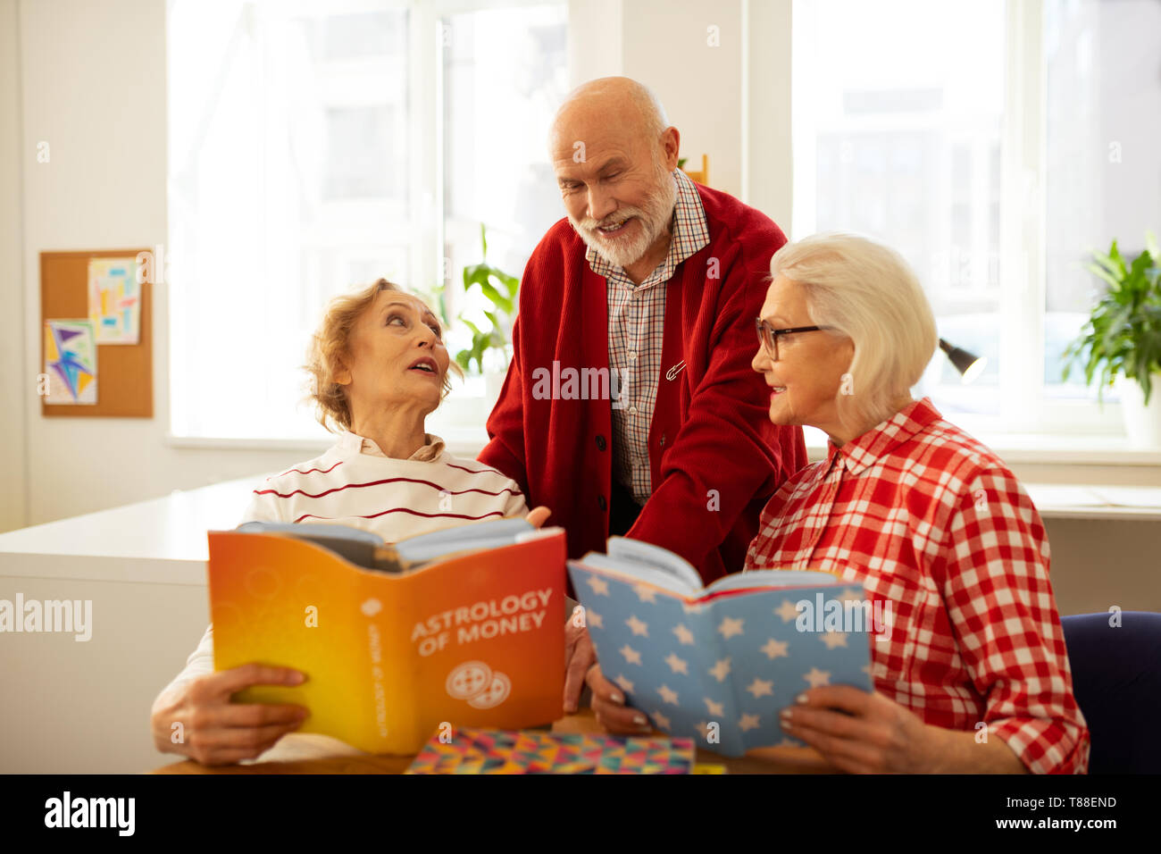 Speaking books hi-res stock photography and images - Alamy