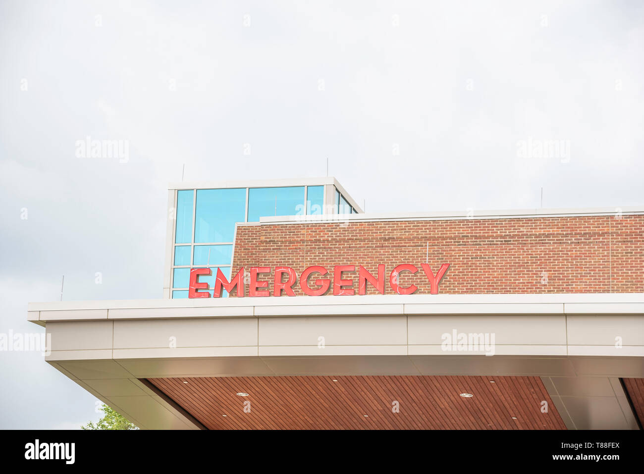 Hospital directional signage hi-res stock photography and images - Alamy