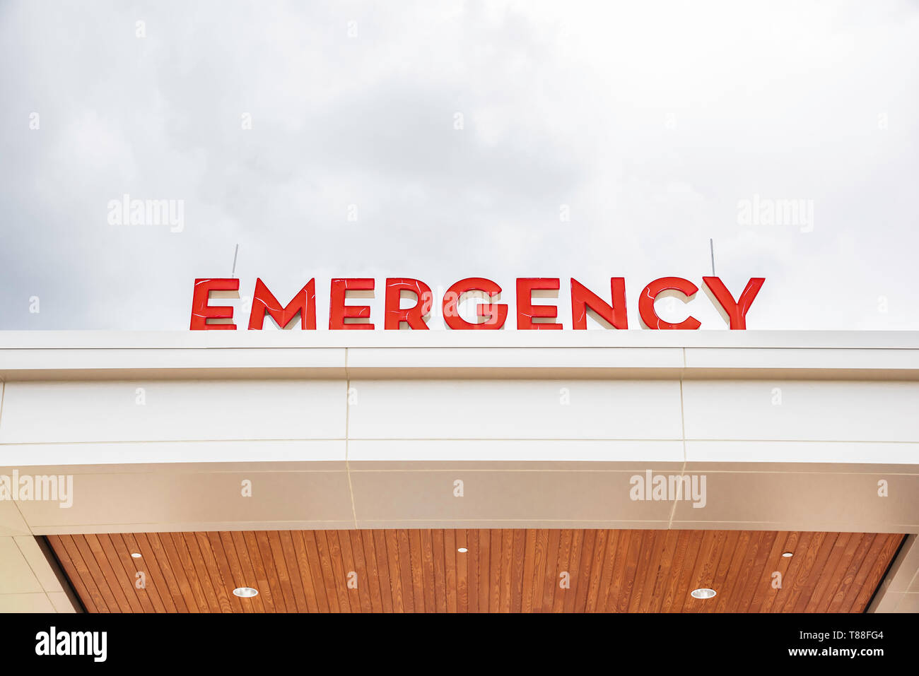 Hospital directional signage hi-res stock photography and images - Alamy