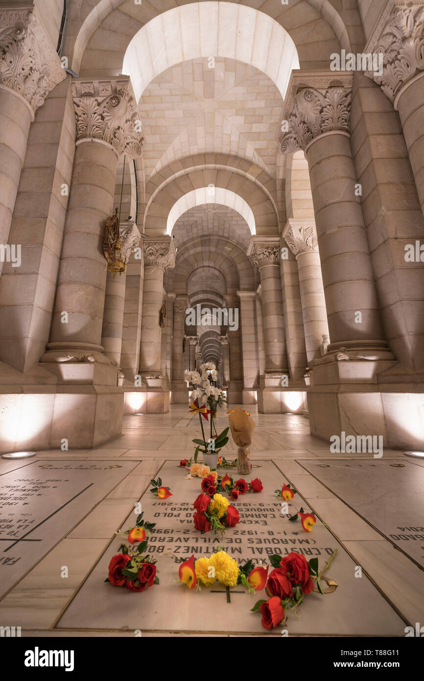 Real chiesa hi-res stock photography and images - Alamy
