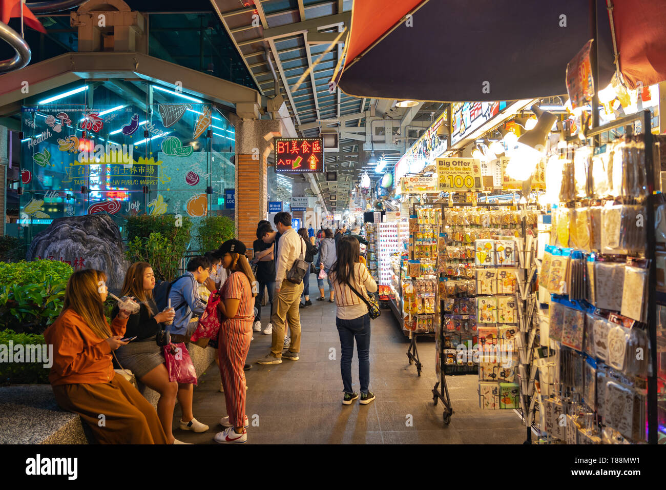 Shilin Night Market food court. A popular and famous destination, endless food stalls, crowds ...