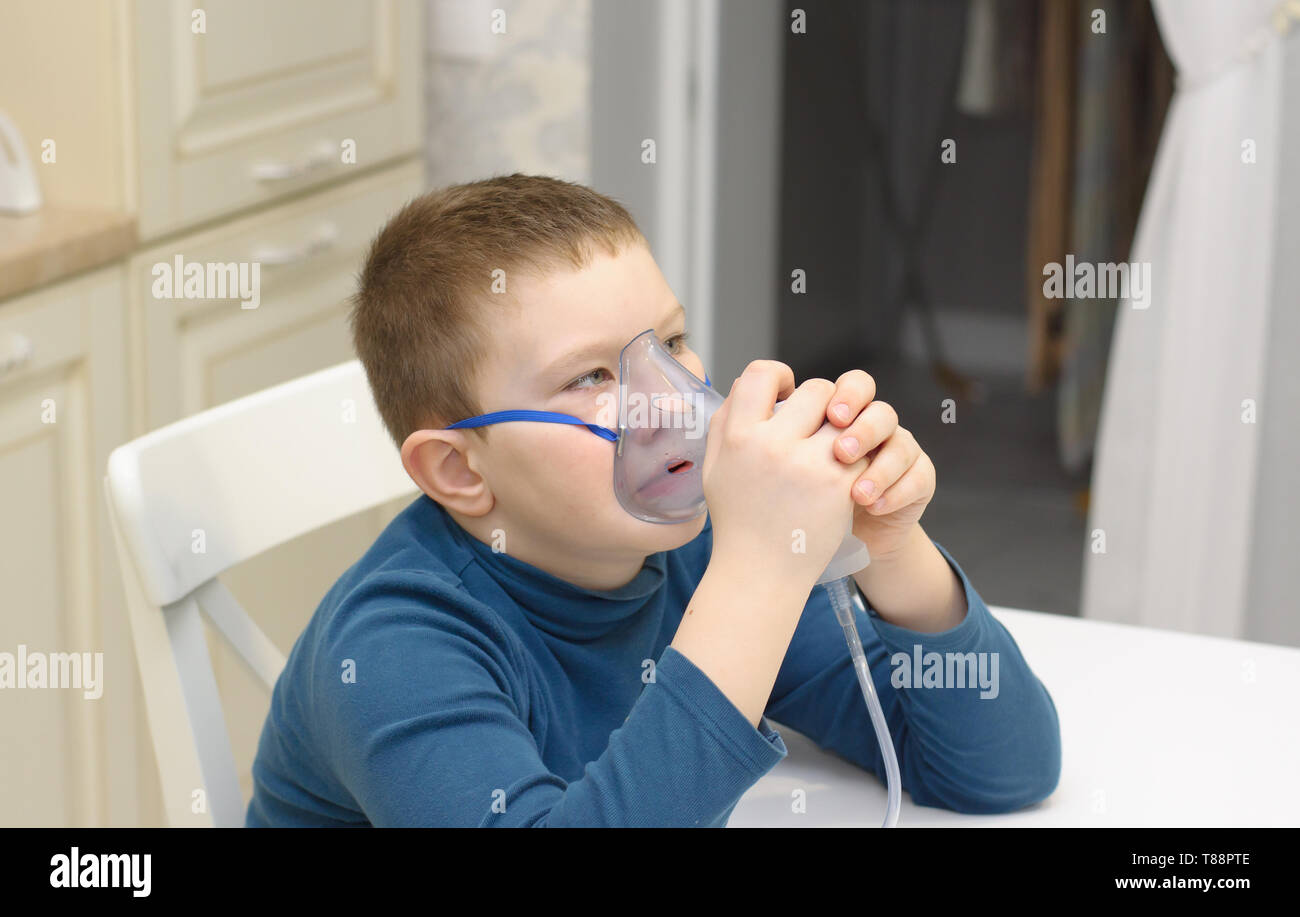 Inhaler children hi-res stock photography and images - Alamy