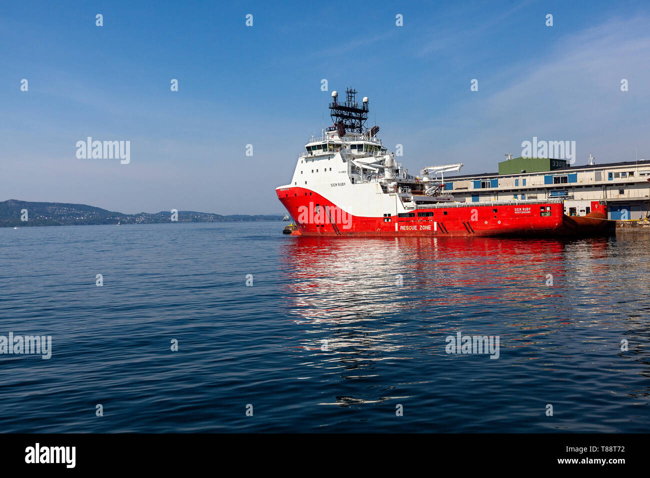 Offshore AHTS anchor handling tug supply vessel Siem Ruby in the port ...
