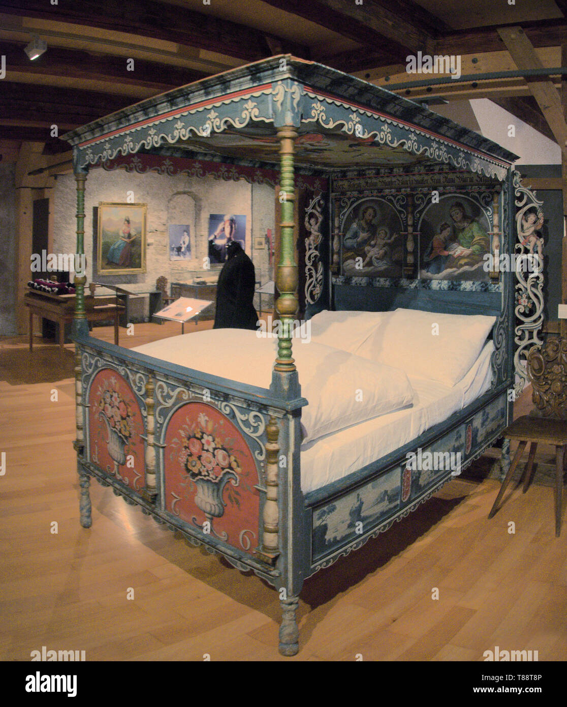Four-poster bed in Appenzell museum, Switzerland Stock Photo - Alamy
