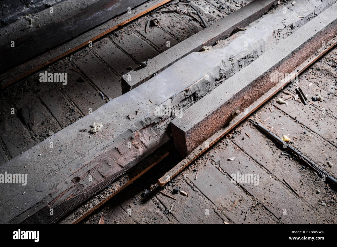 Old wooden beam support hi-res stock photography and images - Alamy