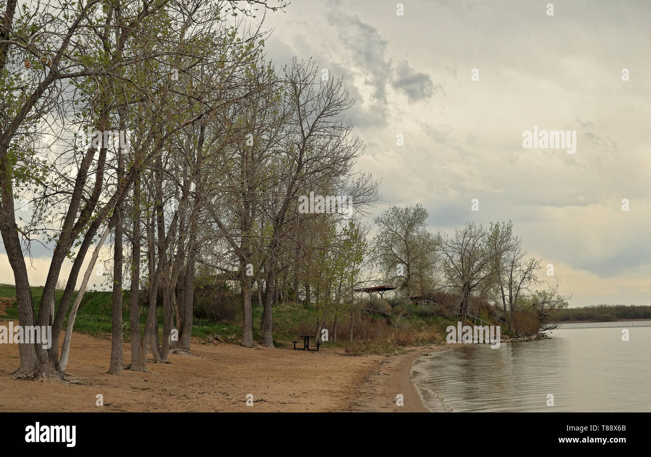 Beautiful landscape in Cherry Creek Park and Reservoir at a spring ...