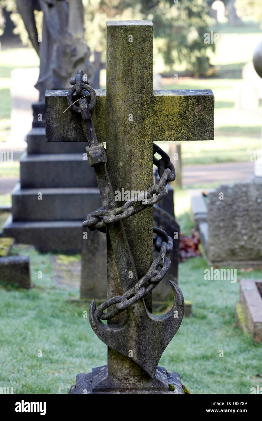 Nautical grave marker, Anchor and chain Stock Photo - Alamy