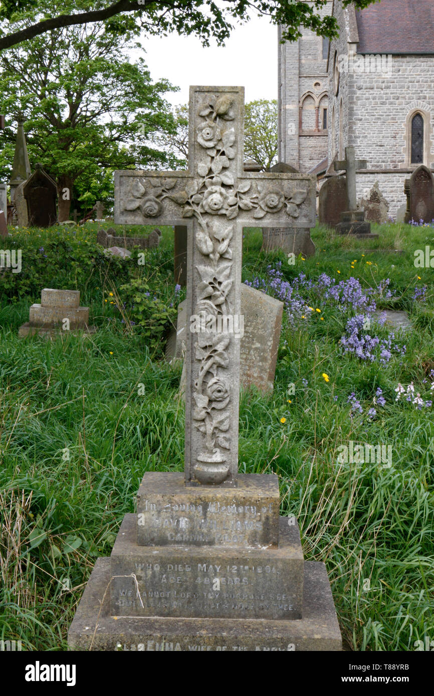 Decorated carved cross in a churchyard Stock Photo - Alamy