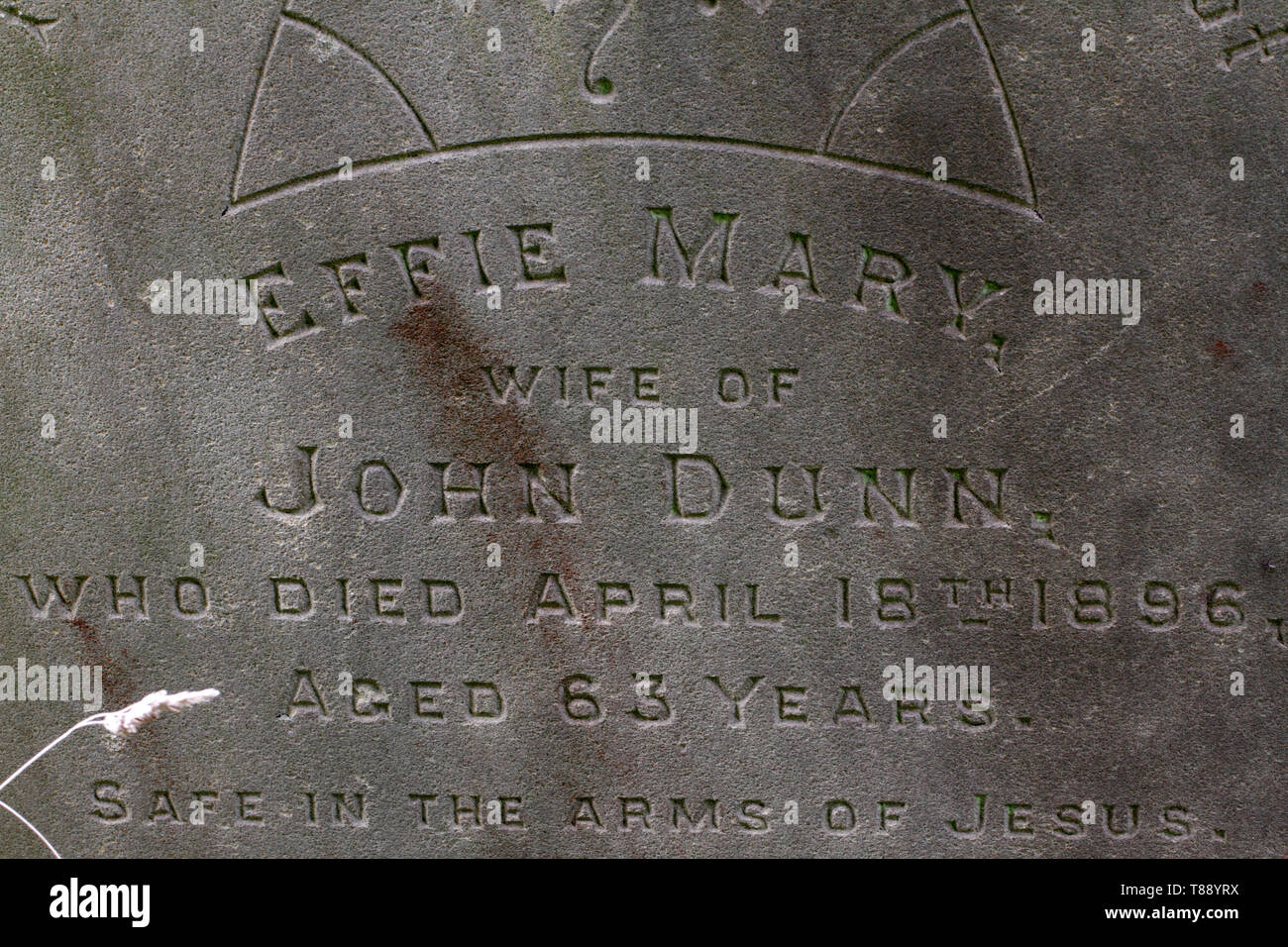 Inscription on headstone grave hi-res stock photography and images - Alamy