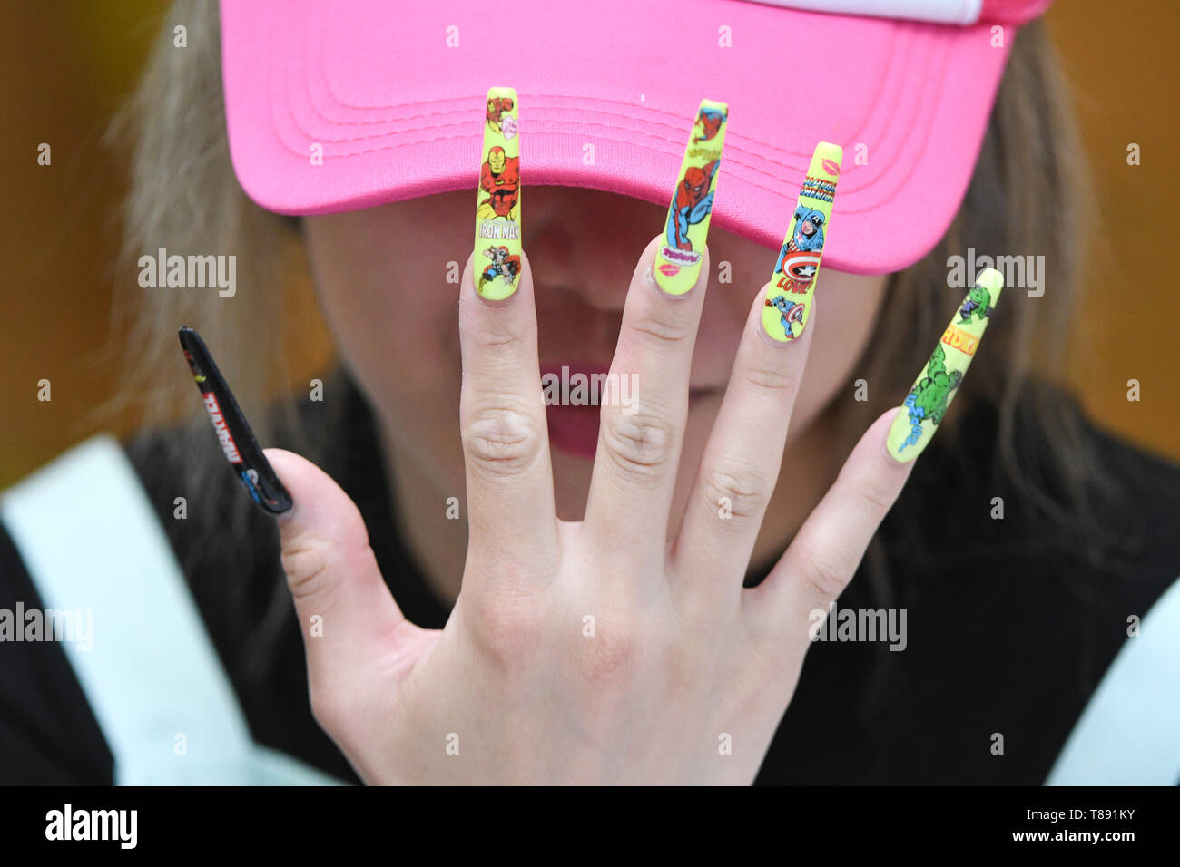 Long nails singer hi-res stock photography and images - Alamy