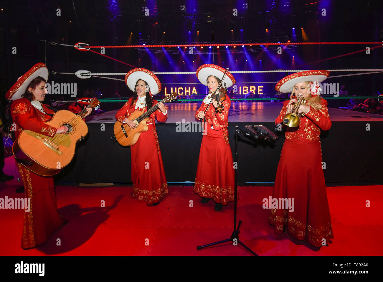 Mexican mariachi costume icon hi-res stock photography and images - Alamy
