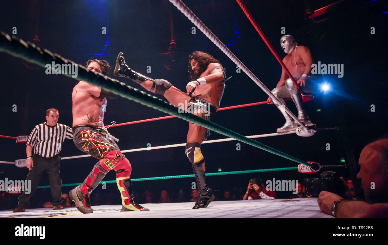 Professional wrestling tag team hi-res stock photography and images - Alamy