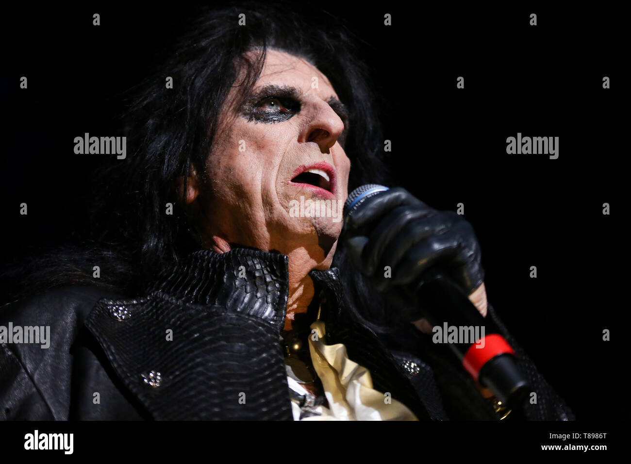 Hollywood vampires hi-res stock photography and images - Alamy
