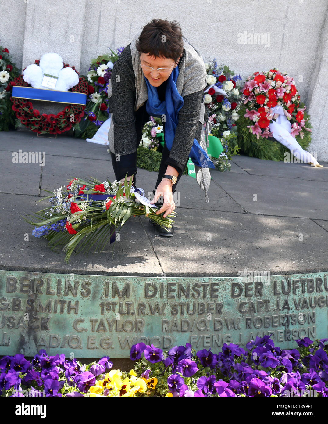 Berlin, Germany. 12th May, 2019. Ann Robertson takes part in a ceremony ...