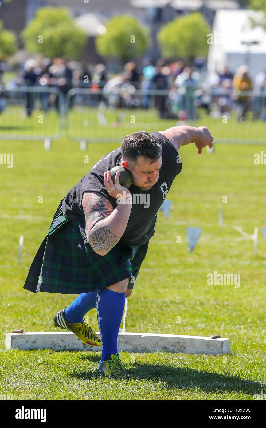 Scottish heavy athletics sport kilt tartan plaid hi-res stock ...