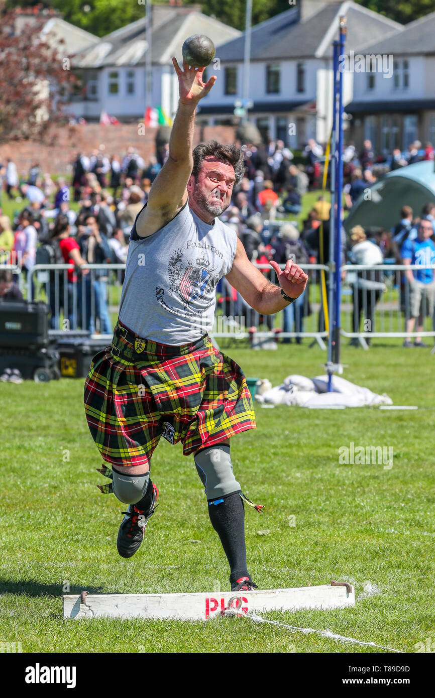 Scottish heavy athletics sport kilt tartan plaid hi-res stock ...