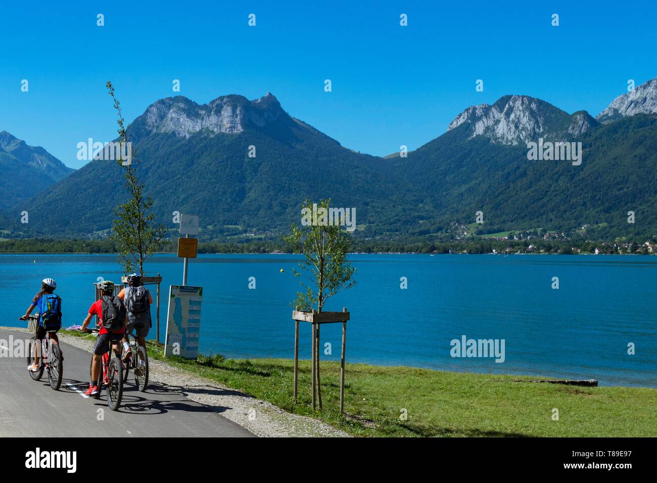 View lake cycle path annecy hi-res stock photography and images - Alamy