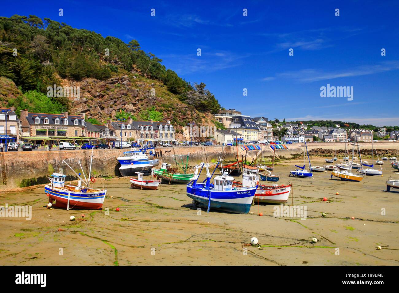 Erquy fishing harbour brittany france hi-res stock photography and ...