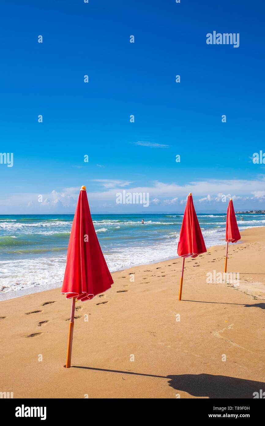 Italy, Sicily, Scoglitti, little fishing village and searesort on the ...