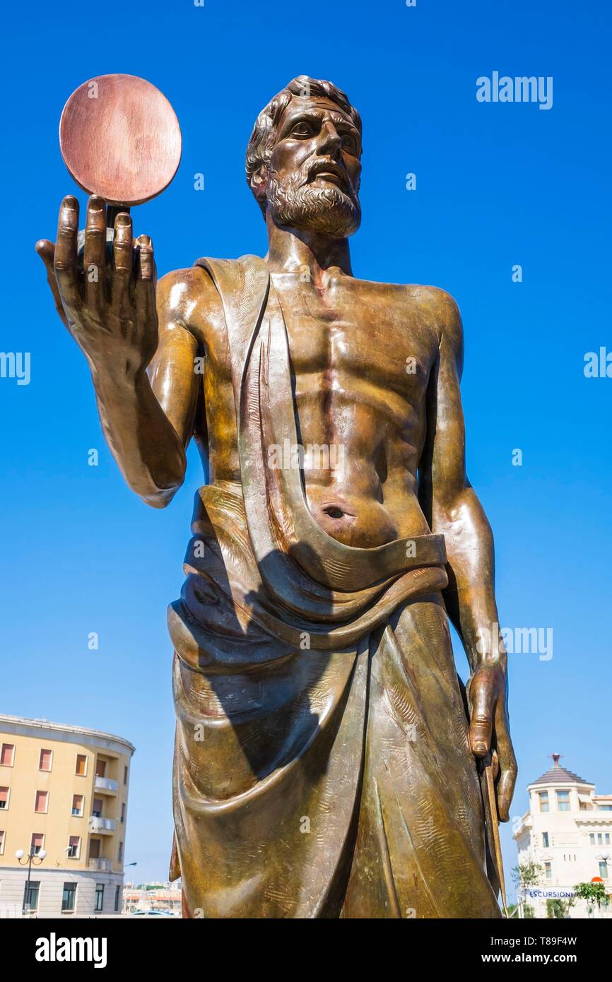 Italy, Sicily, Syracuse, statue of Archimedes at the entrance of ...