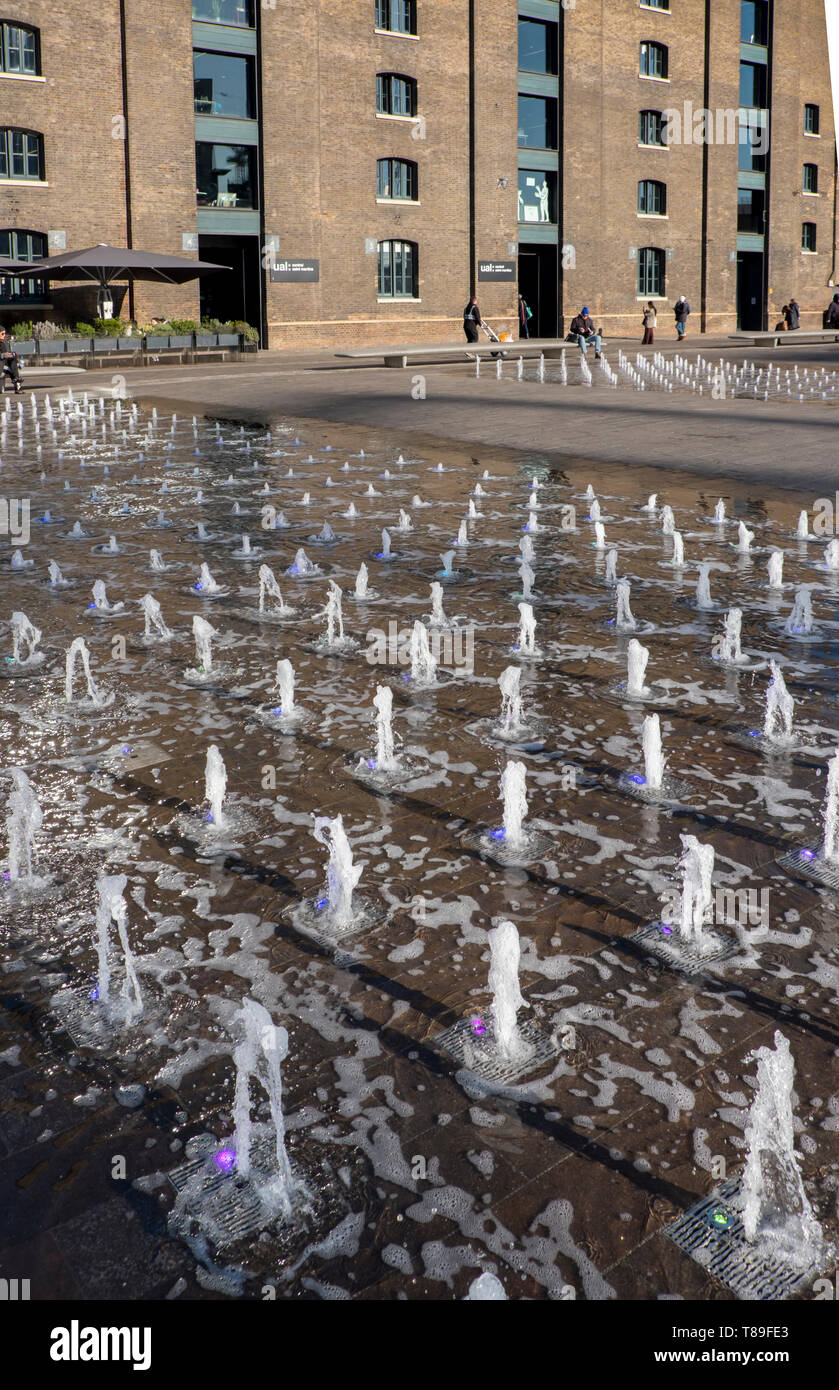 Kings cross water feature hi-res stock photography and images - Alamy