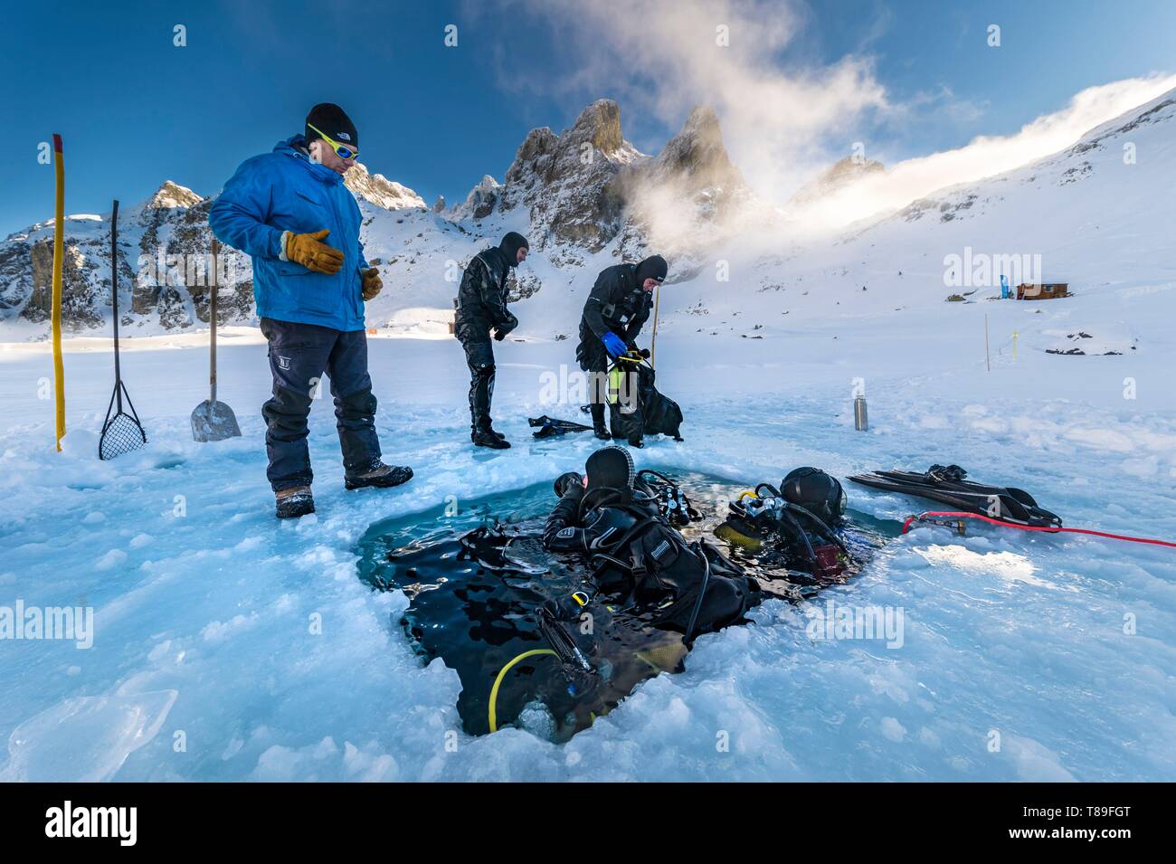 From under the ice hi-res stock photography and images - Alamy