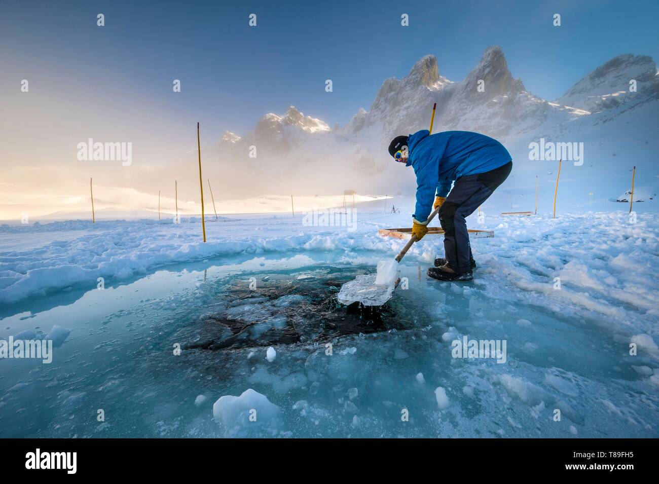 France, Isère (38), Belledonne, Chamrousse, Robert Lakes, while a team ...