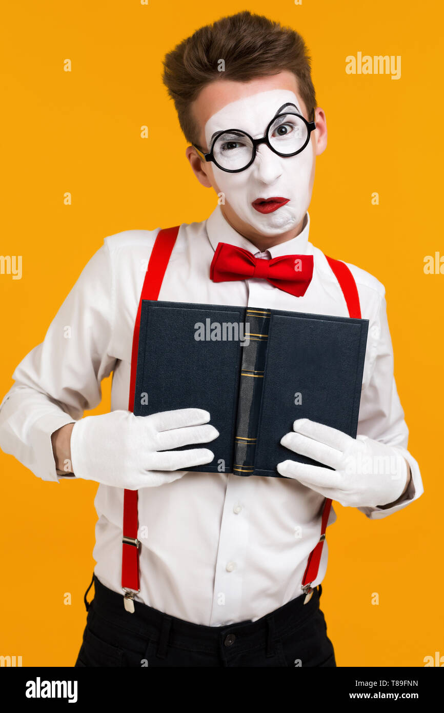 Mime smile hi-res stock photography and images - Alamy