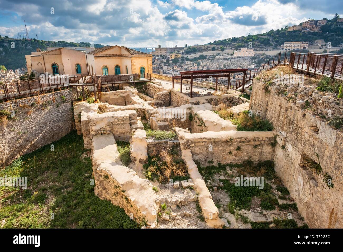 Fourteenth century architecture hi-res stock photography and images - Alamy