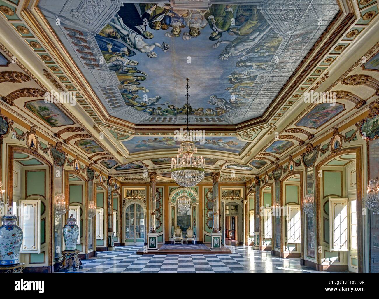 Building with mural sintra hi-res stock photography and images - Alamy