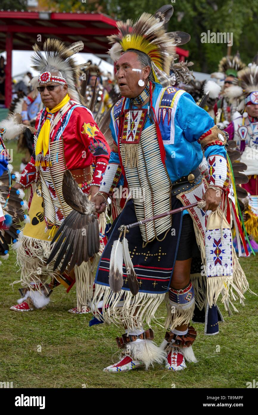 Sioux outfit hi-res stock photography and images - Alamy