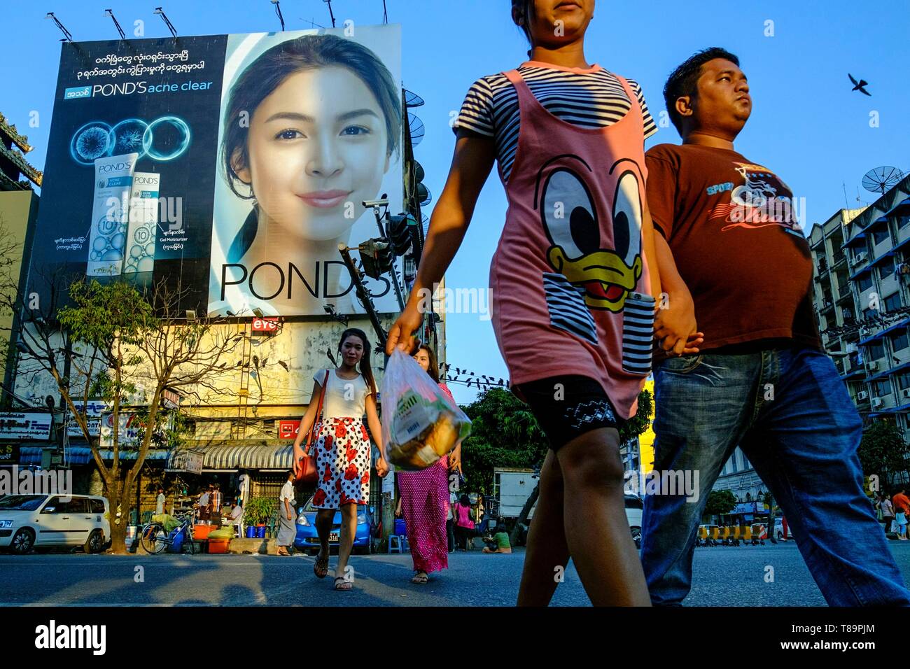 Yangon street scene hi-res stock photography and images - Alamy