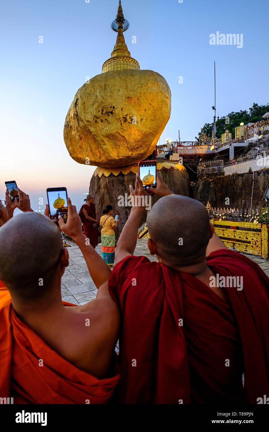 Myanmar, Môn State, Kyaik-Hti-Yo, the Golden Rock, third holy burmese ...