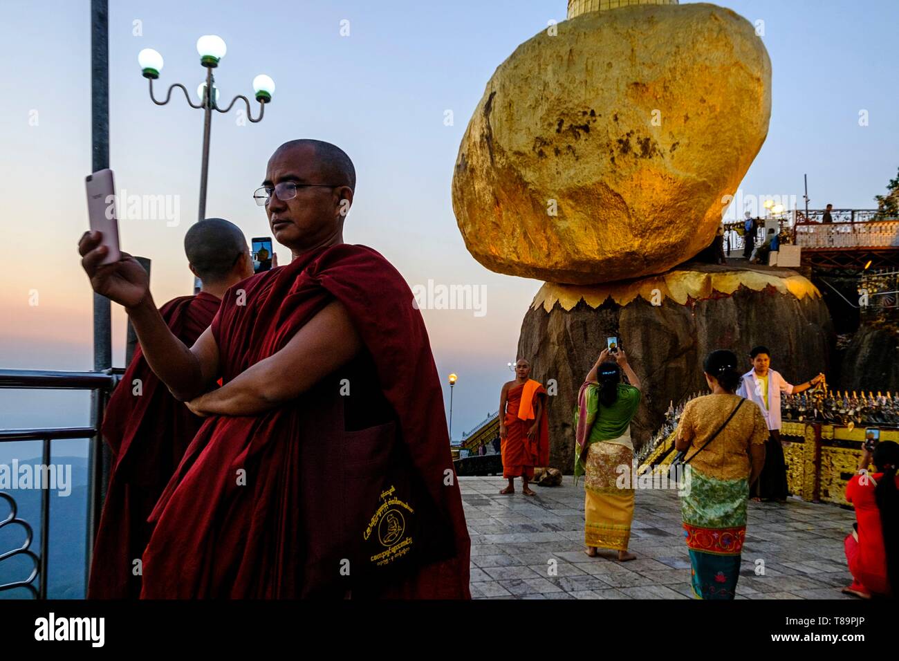 Myanmar, Môn State, Kyaik-Hti-Yo, the Golden Rock, third holy burmese ...