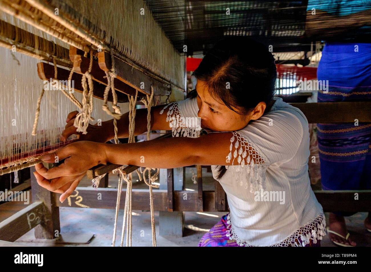 Myanmar, Mandalay, Longi wrokshop of Thein Nyo Stock Photo - Alamy