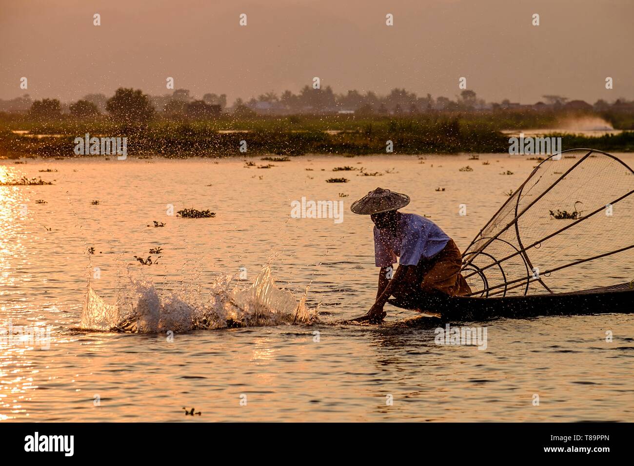 Traditional intha outfit hi-res stock photography and images - Alamy
