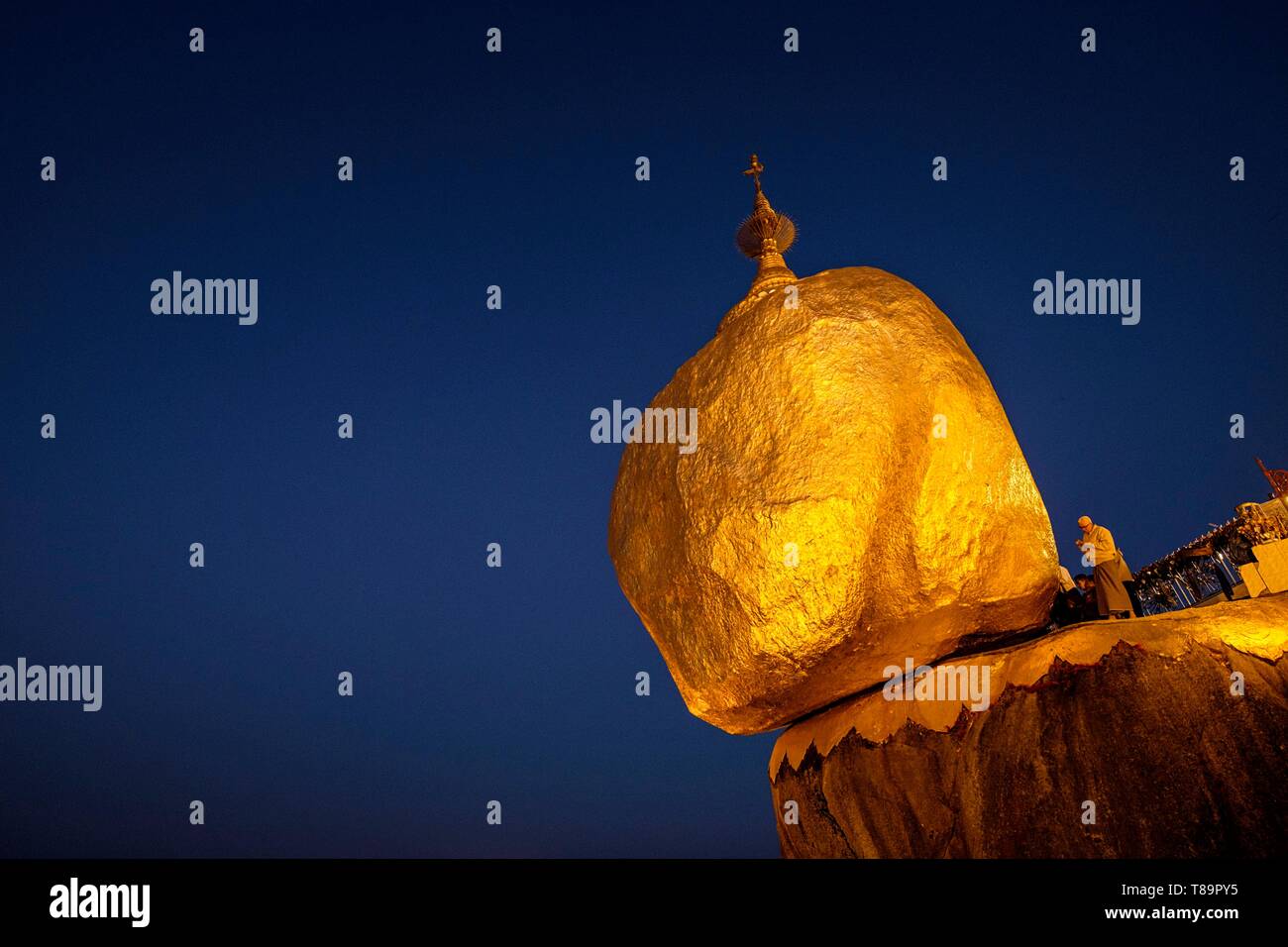 Myanmar, Môn State, Kyaik-Hti-Yo, the Golden Rock, third holy burmese ...