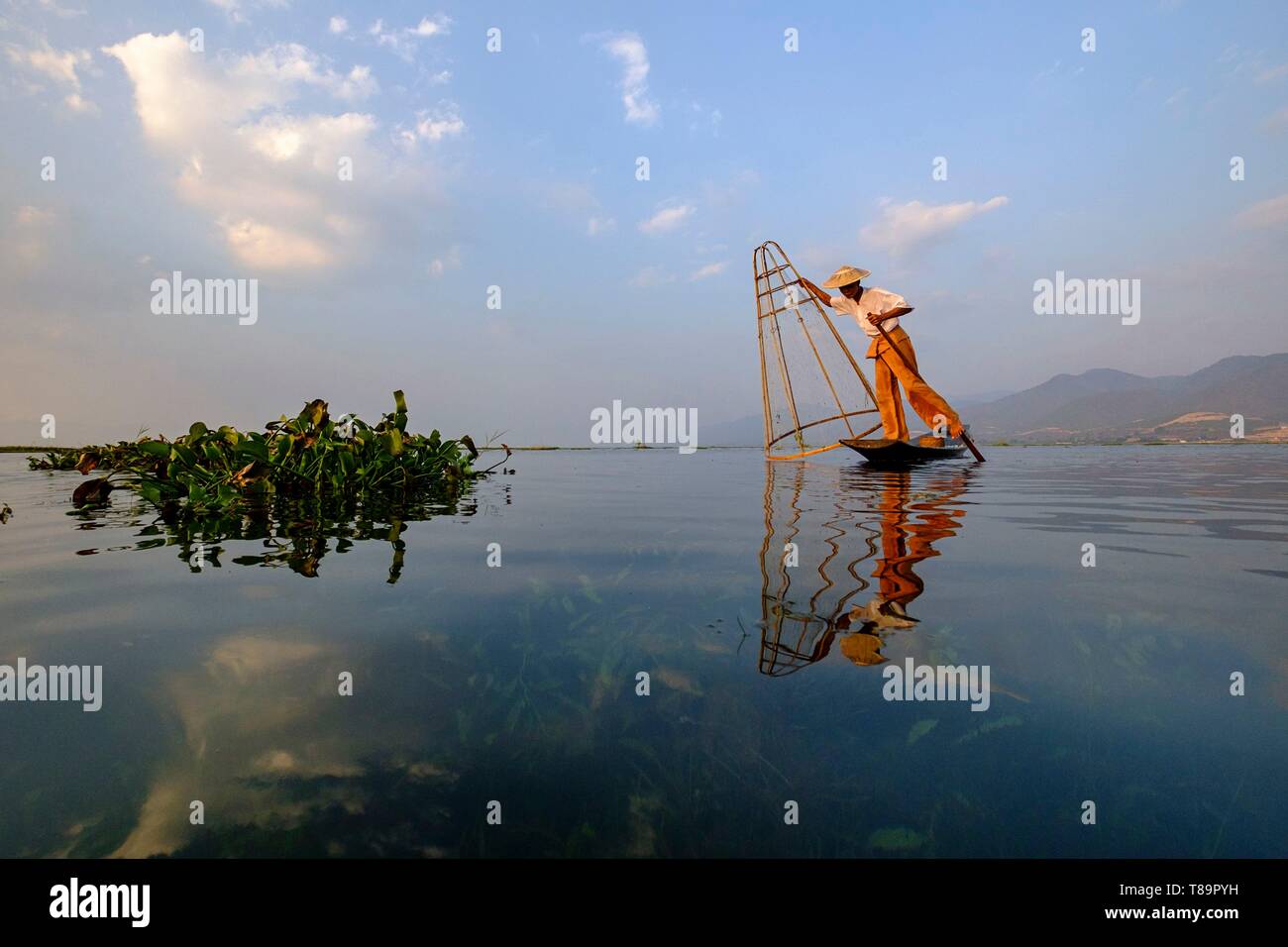 Traditional intha outfit hi-res stock photography and images - Alamy