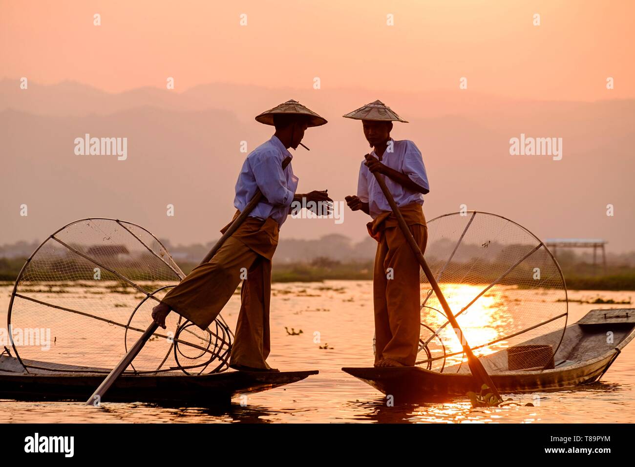 Traditional intha outfit hi-res stock photography and images - Alamy
