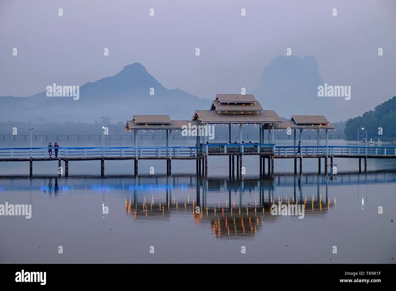 Myanmar, Burma, Karen or Kayin state, Hpa An, Kan Thar Yar lake Stock ...