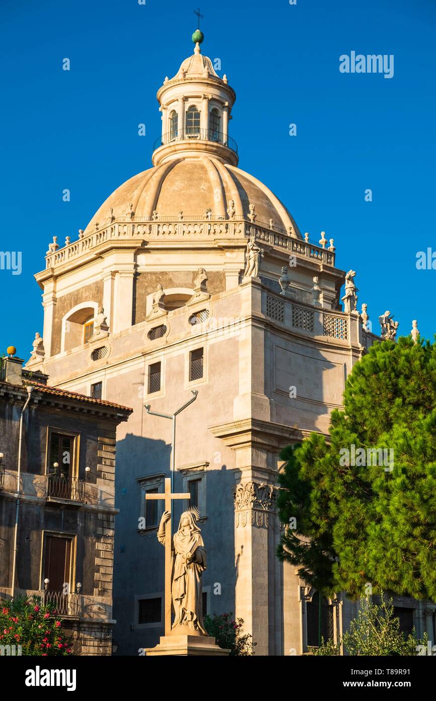 Italy, Sicily, Catania, Baroque city listed as UNESCO World Heritage, Piazza del Duomo, Badia di ...