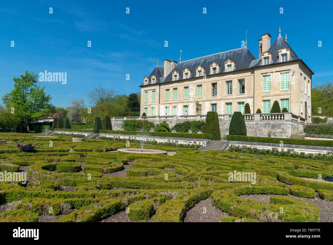France, Val d'Oise, Auvers-sur-Oise, castle of the XVIIth century and its formal garden ...