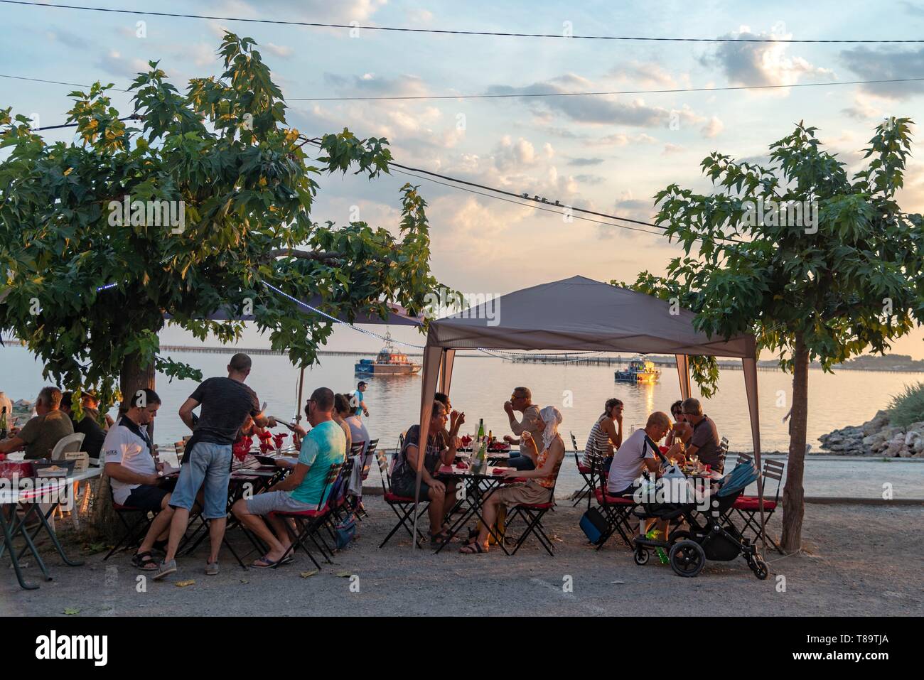 Bouzigues restaurant hi-res stock photography and images - Alamy