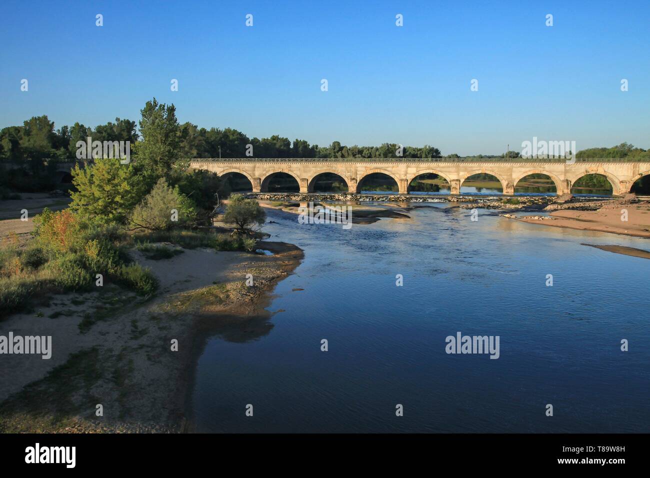 France, Cher, The Guetin canal bridge near Apremont sur Allier, The ...