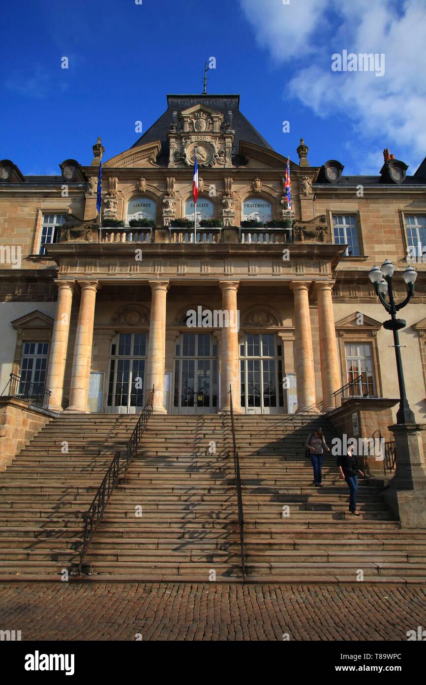 Autun hi-res stock photography and images - Alamy