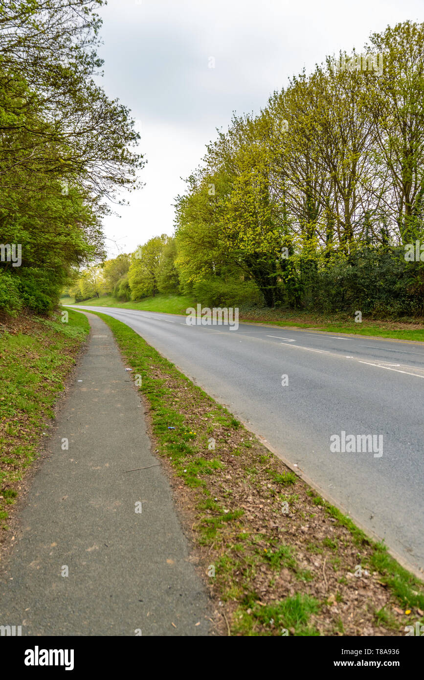 empty road and pedestrian footpath scene in england town Stock Photo ...