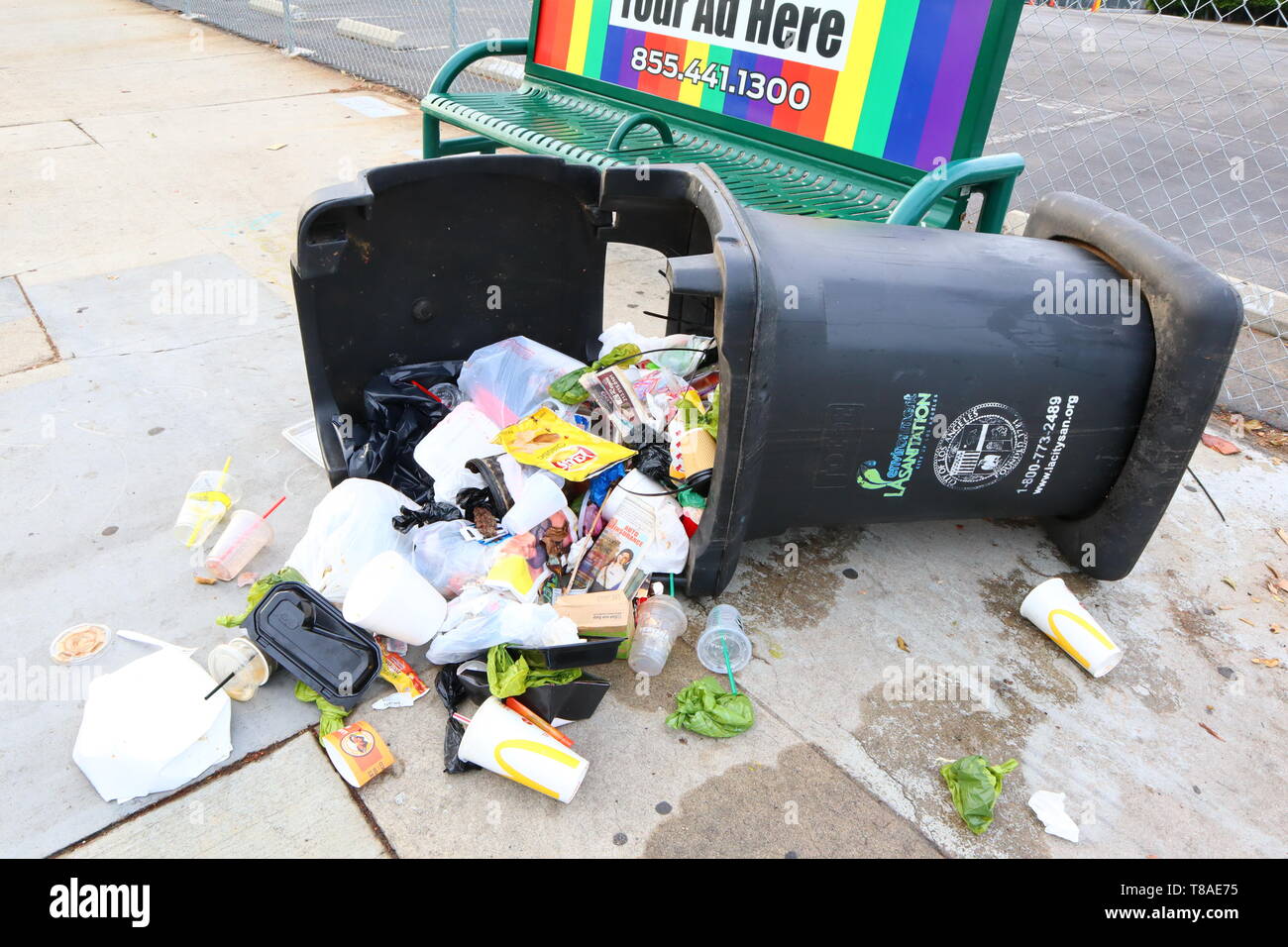Los Angeles, California: view of garbage on the street Stock Photo - Alamy